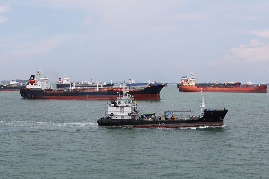 Vitol’s bunker barges deliver bio-fuel blended VLSFO to shipping ...