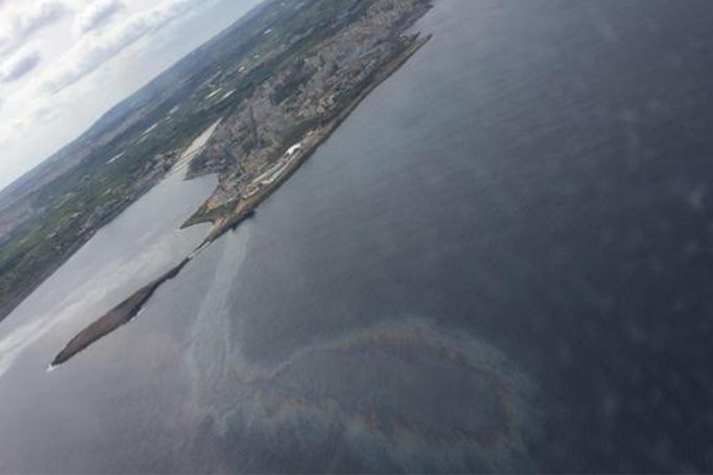 Malta: Grounded bunker tanker now leaking oil | Manifold Times