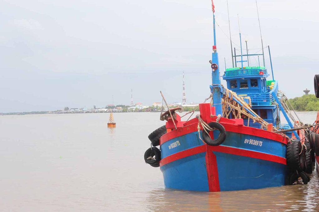 Vietnam: Vessel with fake name illegally transporting diesel oil ...