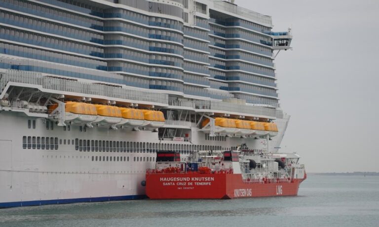 Bunker barge contributes to increased LNG bunkering ops in Port of ...