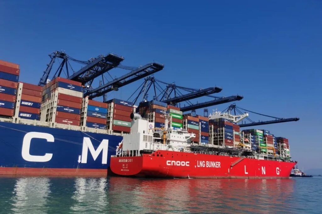 China: Converted LNG bunkering vessel “Hai Yang Shi You 301” completes ...