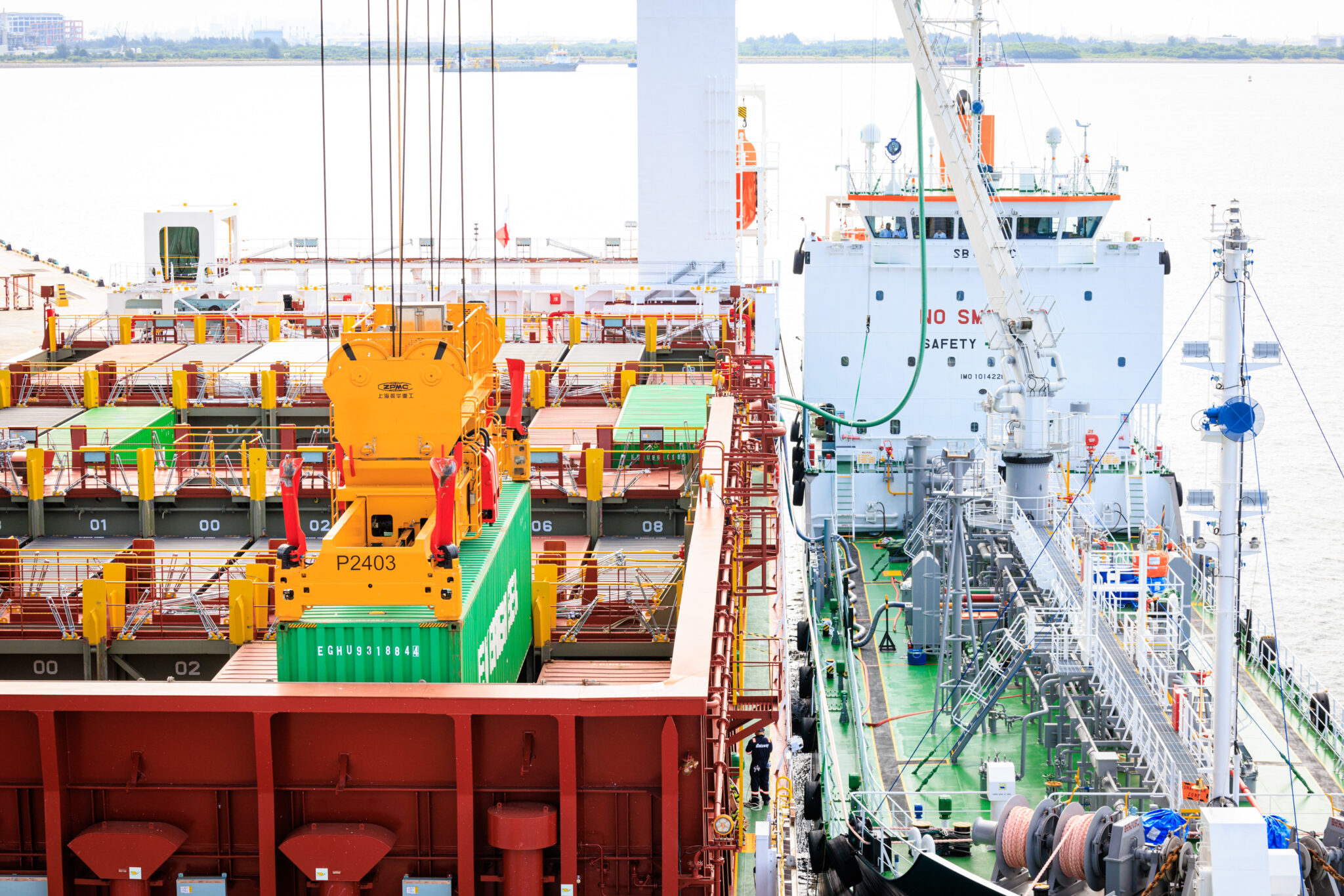 First SIMOPS methanol bunkering operation completed in Singapore ...