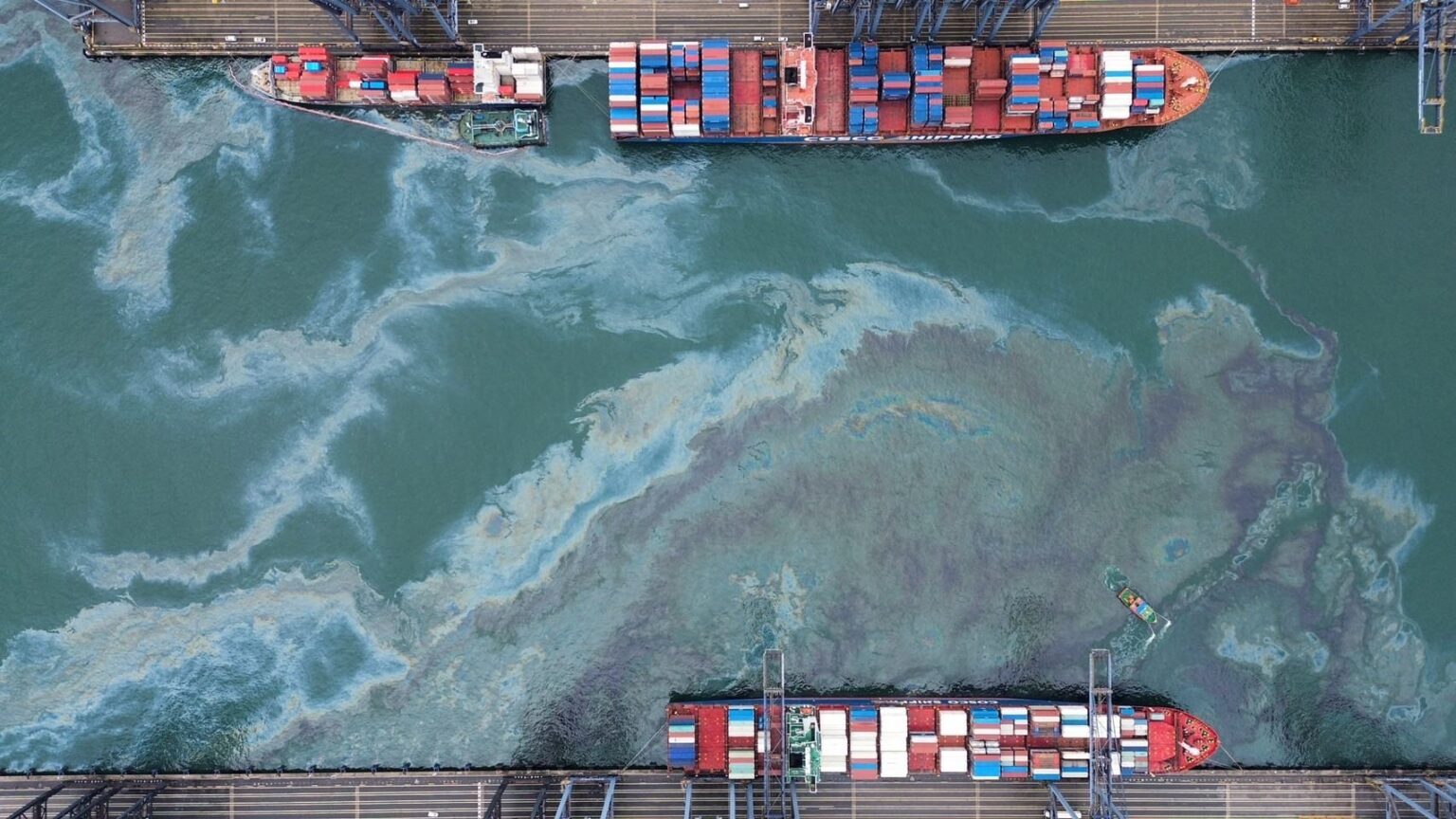 [Updated 27 Aug] Hong Kong: Bunker spill at HIT container terminal in ...