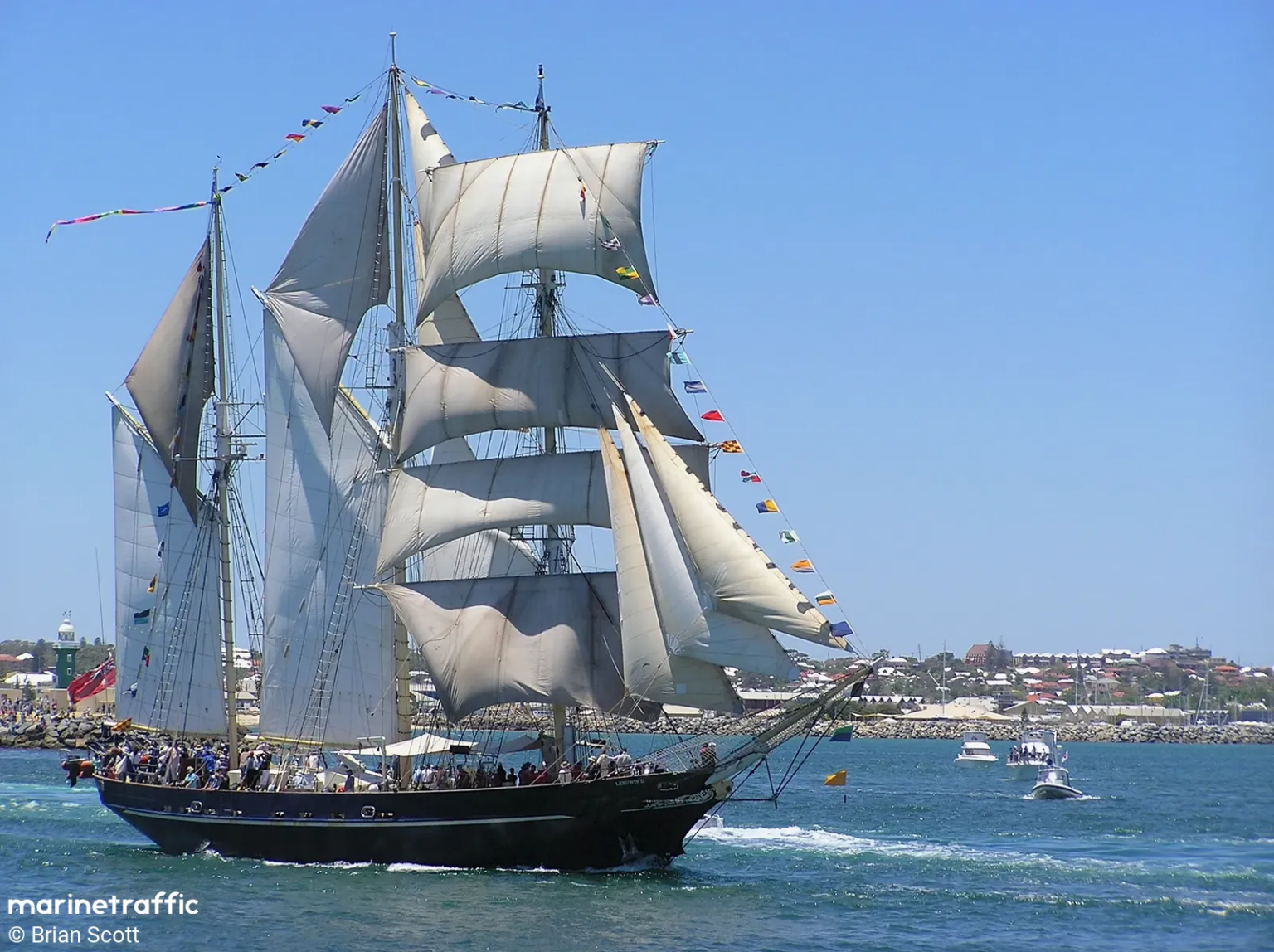 Singapore-flagged “Maersk Shekou” hits tall ship “STS Leeuwin II” in ...